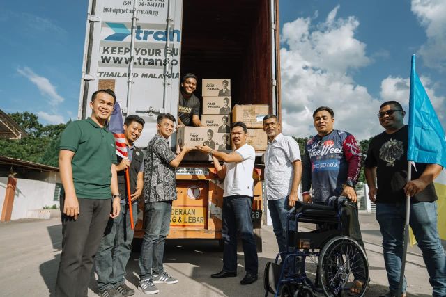 13 treler, trak pikap dari Permatang Pasir hantar bantuan kepada mangsa ...