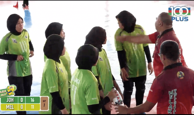 'Beliau bukan gemuk dan botak yang boleh dihina', pemain kelab bola ...